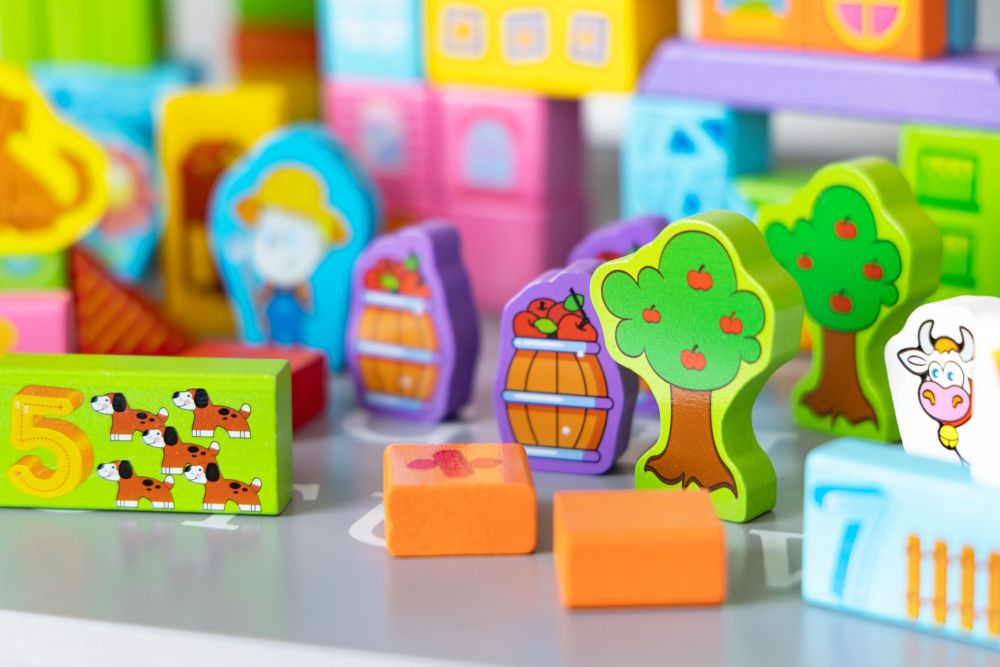 100pcs-Wooden Farm Animals Building Blocks - Biblu box