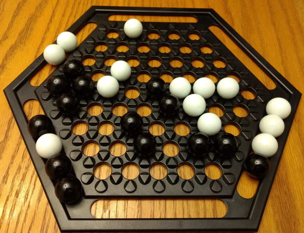 Abalone Strategy Board Game - Biblu box