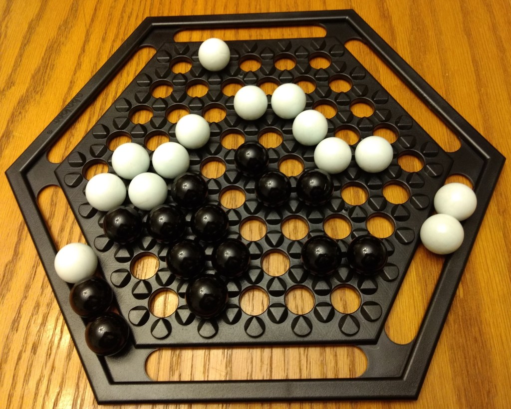 Abalone Strategy Board Game - Biblu box