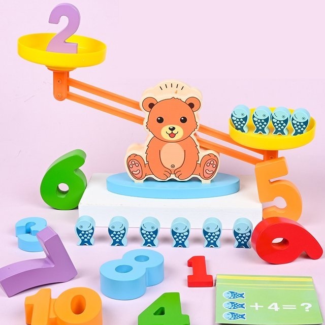 Wooden Bear Balancing Game - Biblu box